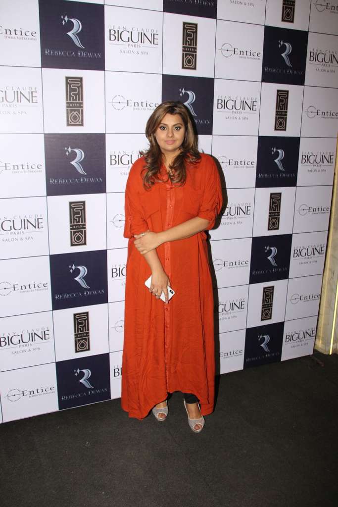 Malaika Arora Khan, Sushmita Sen, Dino Morea, Mandira Bedi, Nidhhi ...
