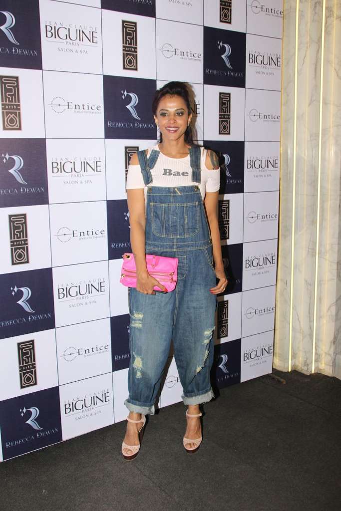 Malaika Arora Khan, Sushmita Sen, Dino Morea, Mandira Bedi, Nidhhi ...