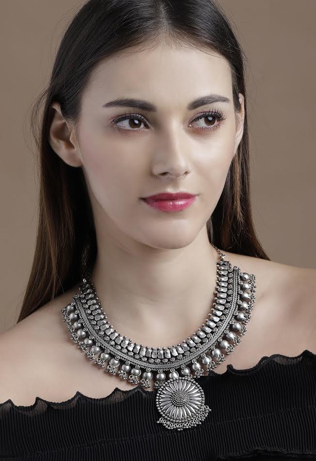 Taapsee Pannu spotted wearing Jewelry from Rubans accessories and ...